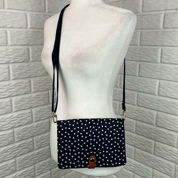thirty-one | Bags | Thirty One Crossbody Polka Dot Flap Purse Navy And ...